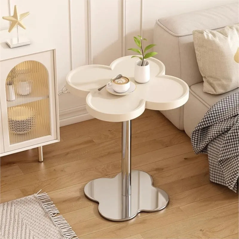 Modern Clover-shaped Side Table With on Luulla